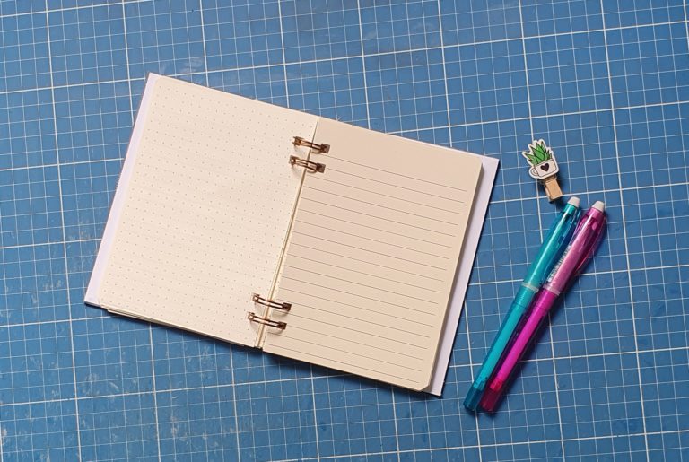 Encadernação – Caderno com folhas tira e põe – Garota Papel